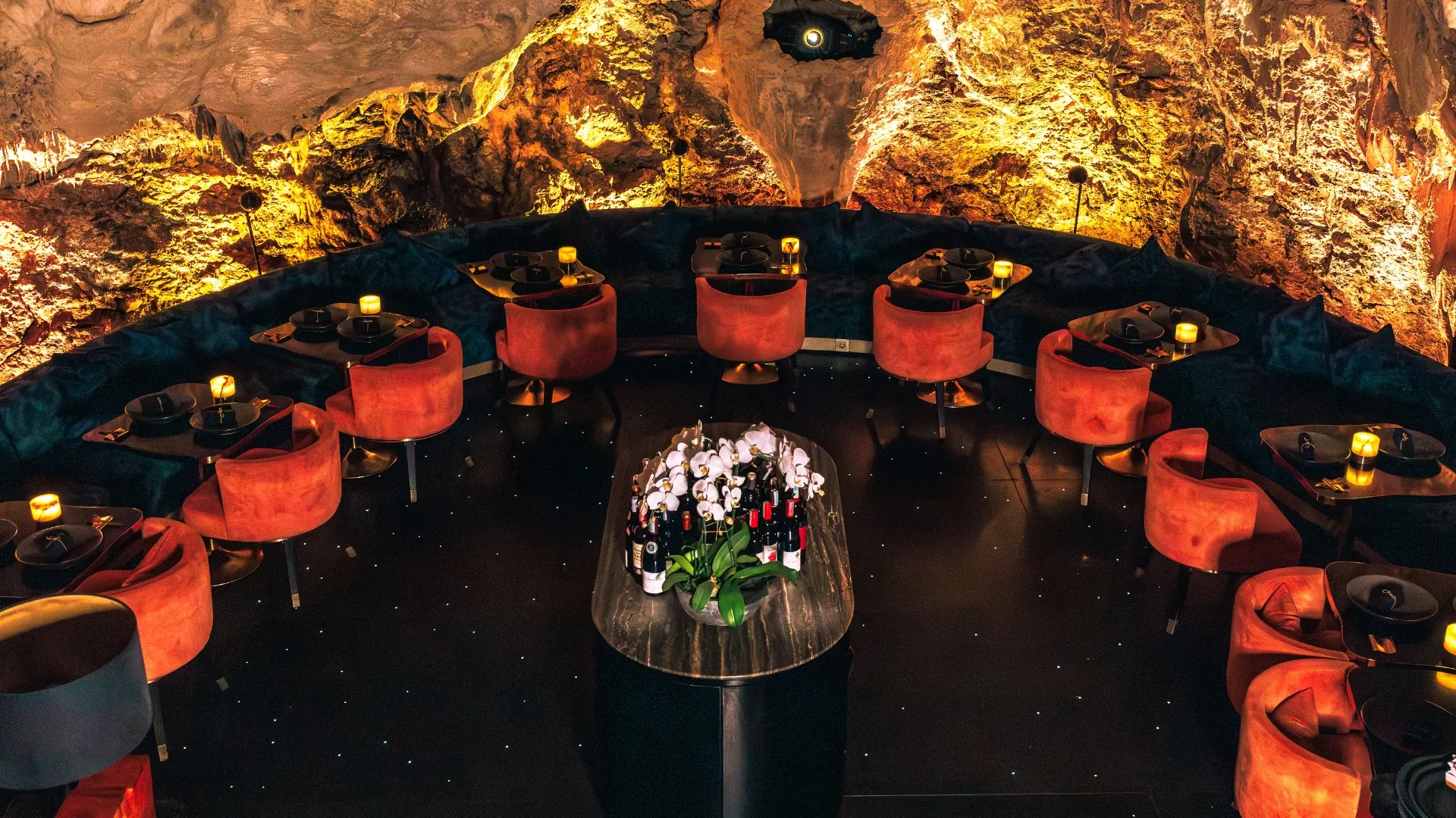 This Fine Bali Restaurant Boasts a Unique Natural Setting